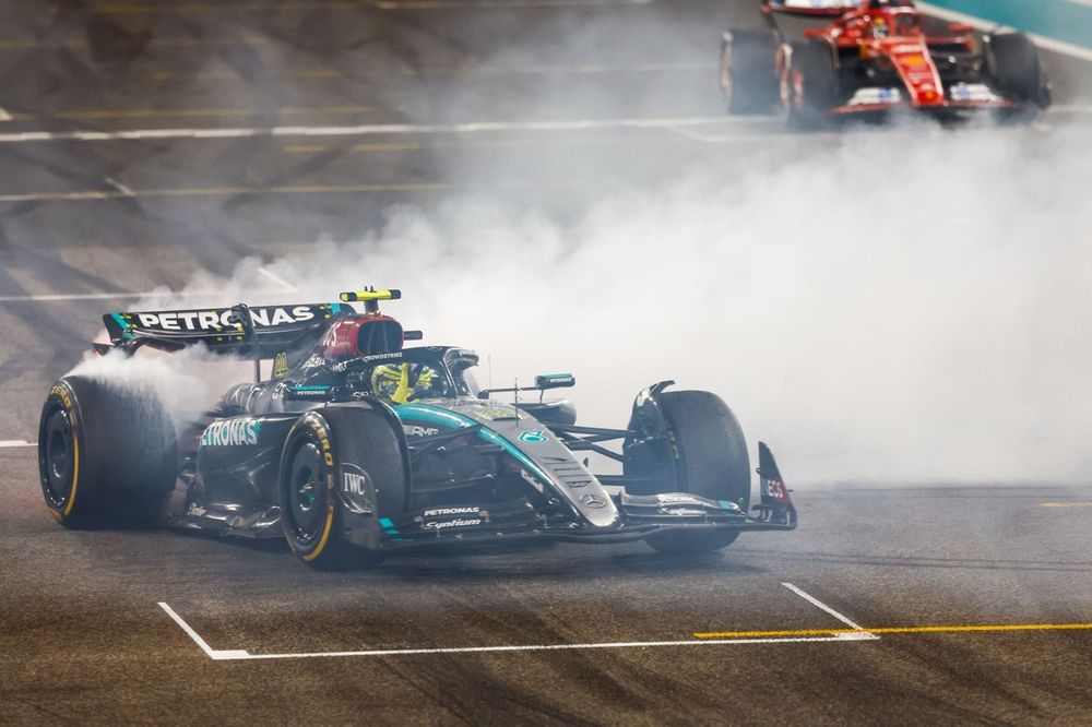 Így búcsúzott el Lewis Hamilton a rádióban a Mercedestől