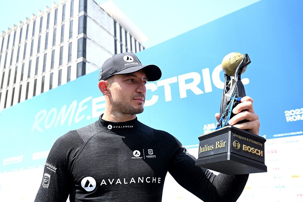 Rome E-Prix: Dennis takes pole against title rival Cassidy