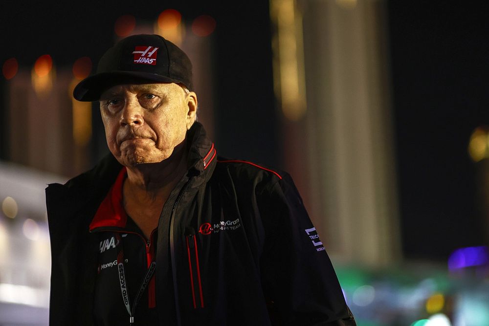 Komatsu: "Gene Haas takımının son sırada olmasından utanıyor"