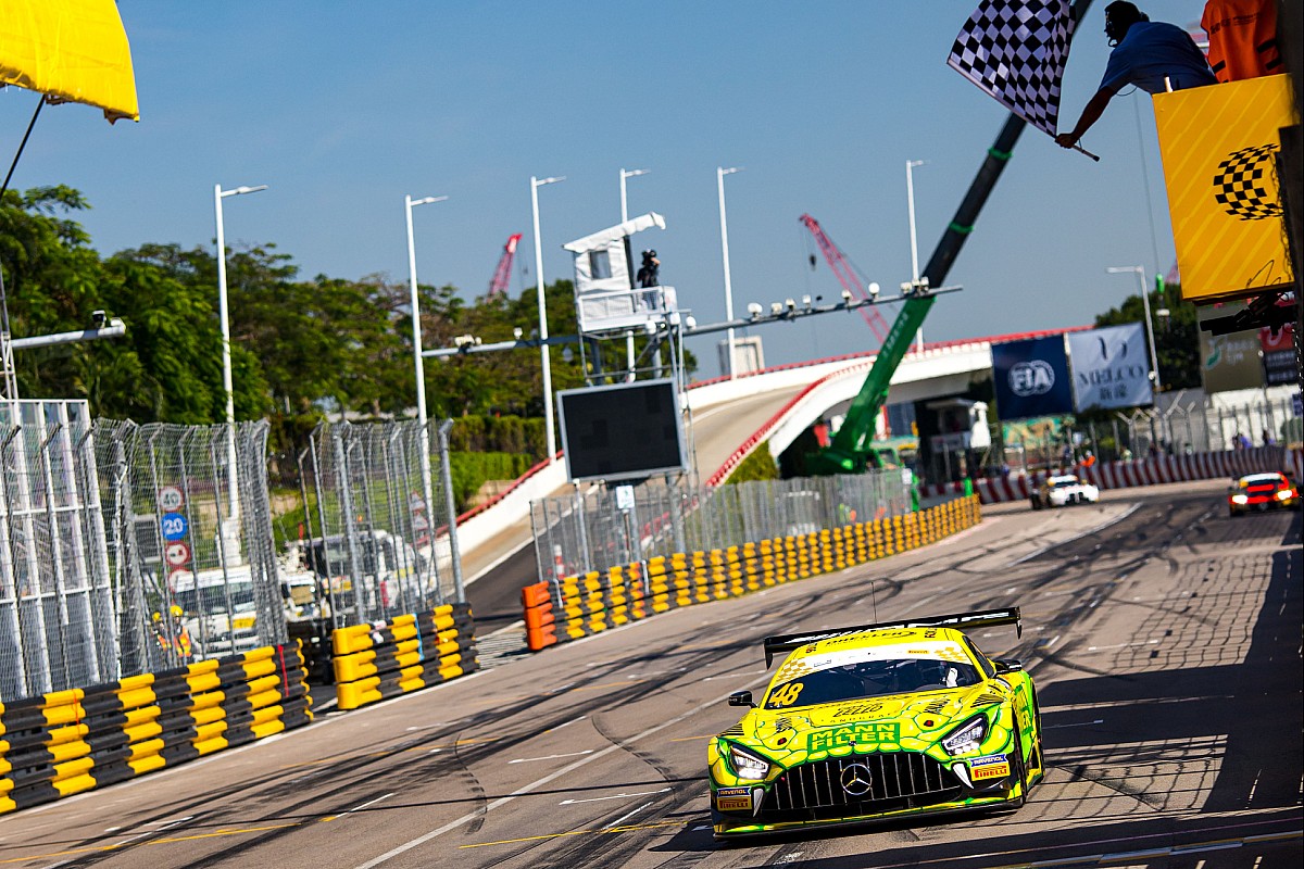 Macau GT World Cup: Marciello takes commanding win for Mercedes