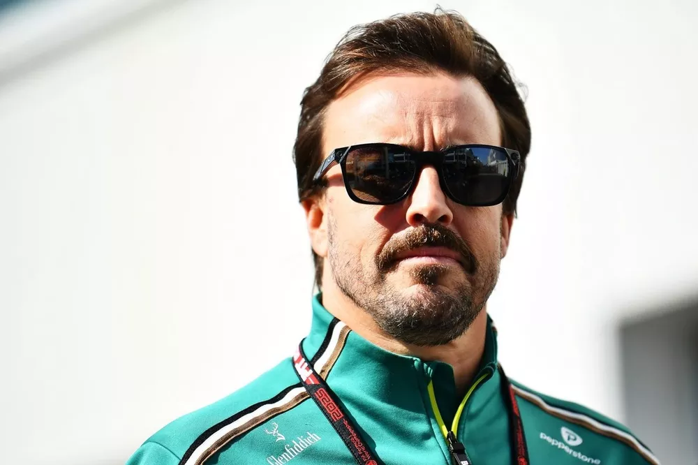 Fernando Alonso spotted in ultra-rare multi-million-dollar Mercedes in ...