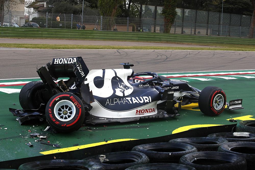 Vídeo: el accidente de Tsunoda tras 'emocionarse' demasiado