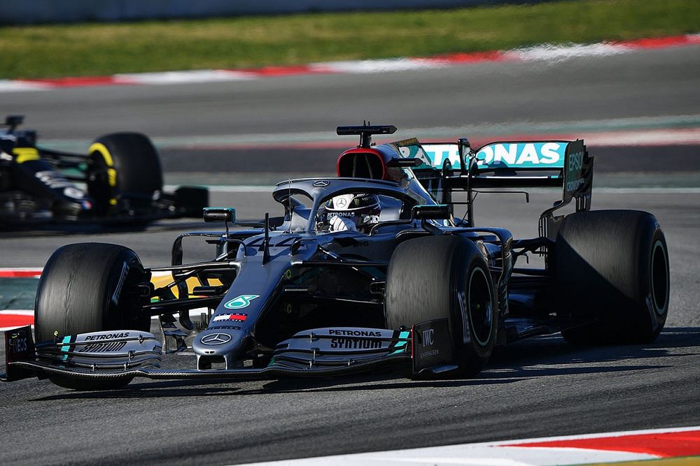 Hamilton would welcome return of silver Mercedes F1 livery