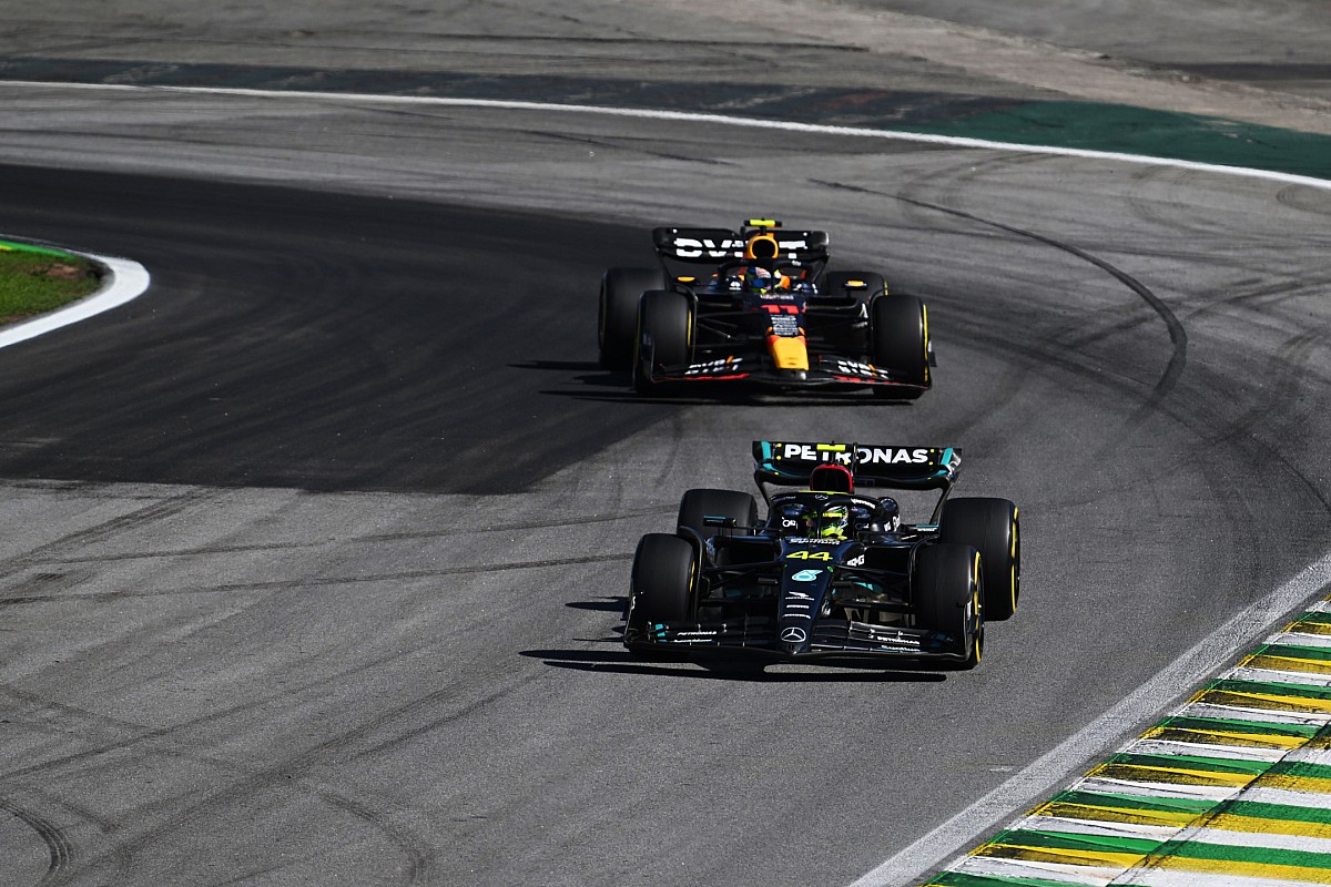 Hamilton kijkt uit naar einde F1-seizoen: "Nog twee races met dit ding"