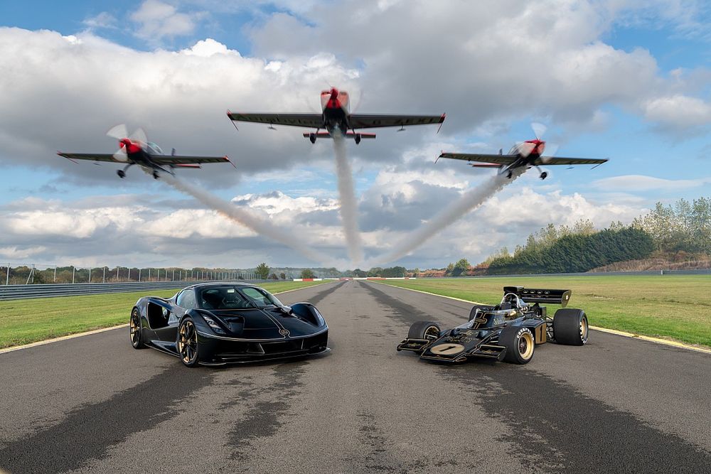 伝説がハイパーEVで蘇る。ロータス、F1制したフィッティパルディのType 72を模す『エヴァイヤ』発表……限定8台