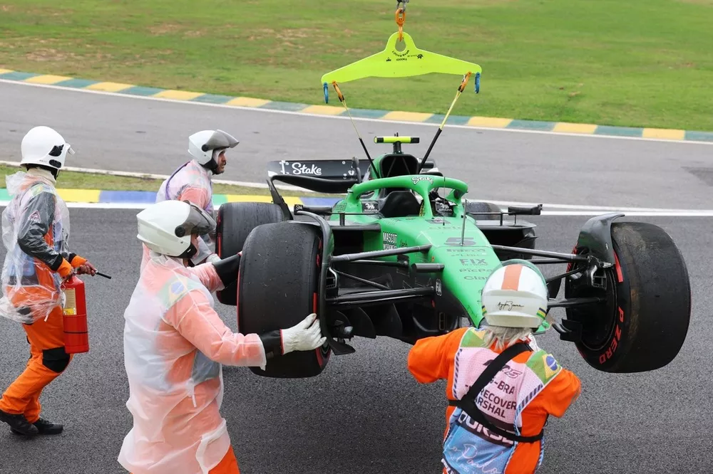 Gabriel Bortoleto suffers second Brazil GP crash in disaster first home ...