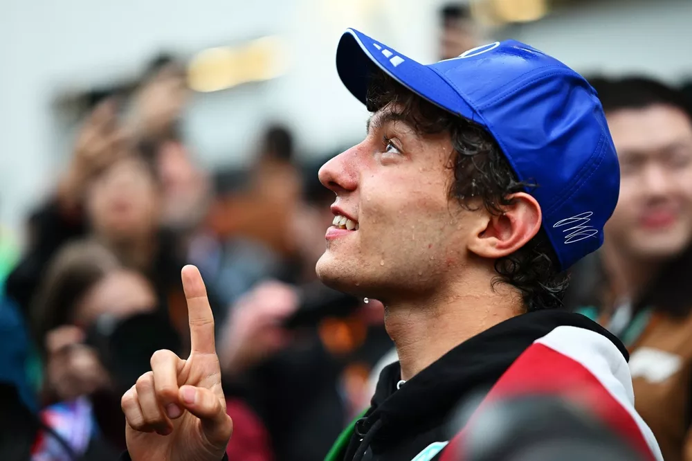 Kimi Antonelli reaffirms Mercedes loyalty amid Ferrari speculation at ...