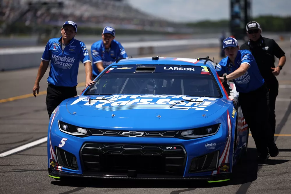 Car chief and engineer ejected after Larson and Dye fail NASCAR ...