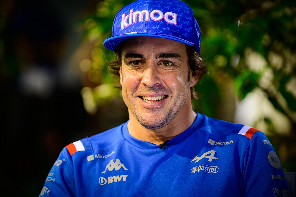 Együtt ünnepelte a mezőny Alonso 350-es mérföldkövét (videó + kép)