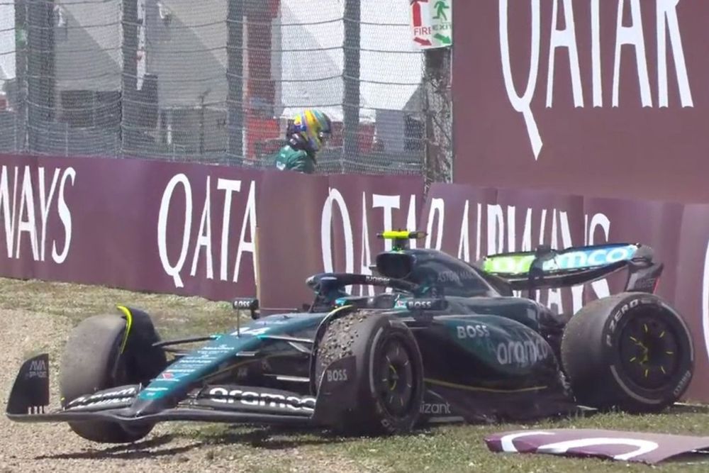 Vídeo: accidente de Fernando Alonso en la FP3 de Imola F1