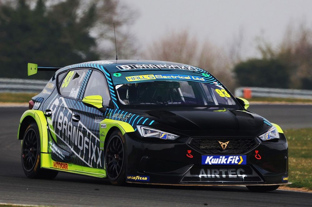 Rookie Hall stuns by topping first BTCC test