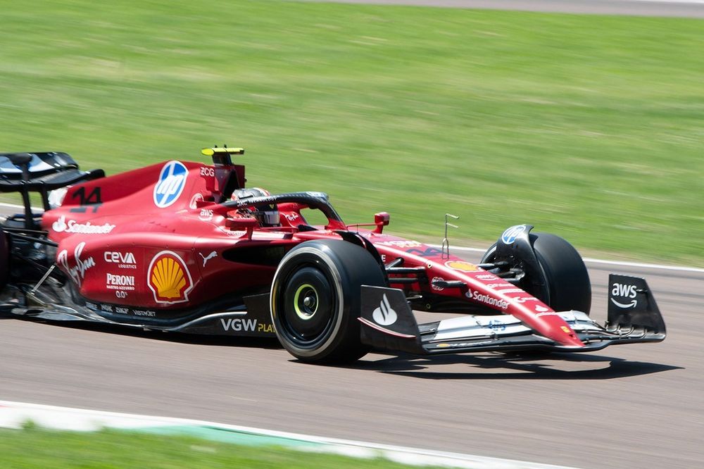Gebroeders Leclerc in actie voor Ferrari in VT1 F1 Abu Dhabi