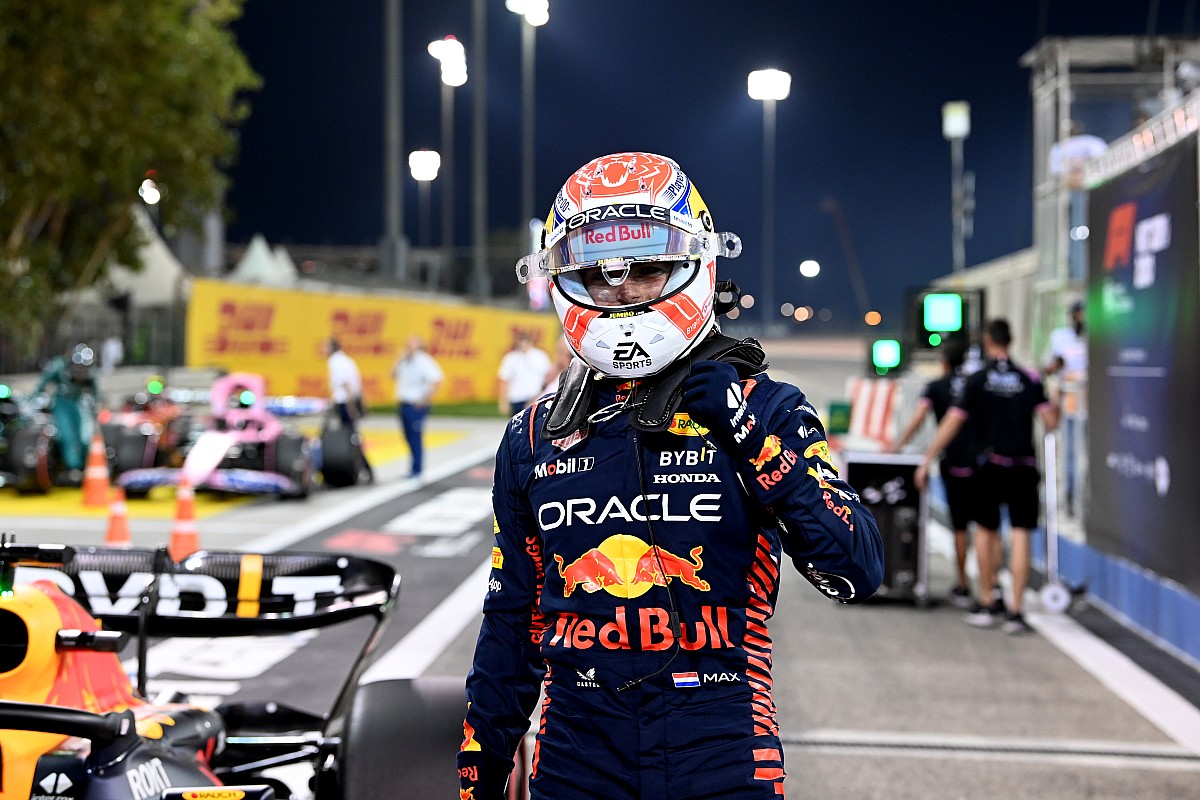 Verstappen le gana la pole en Bahréin a Checo Pérez por una décima