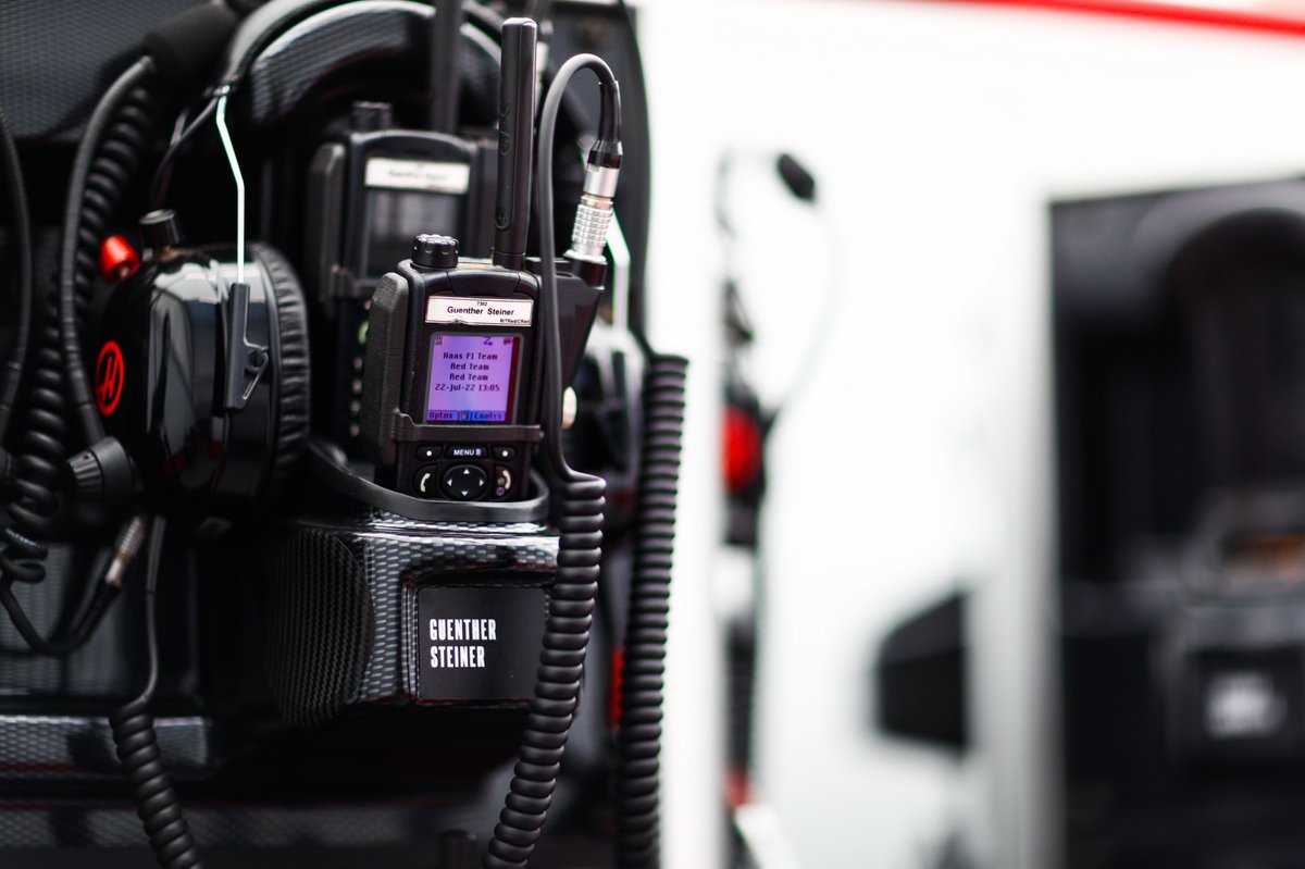 ¿Cómo funciona la radio entre los equipos de F1 y el piloto?