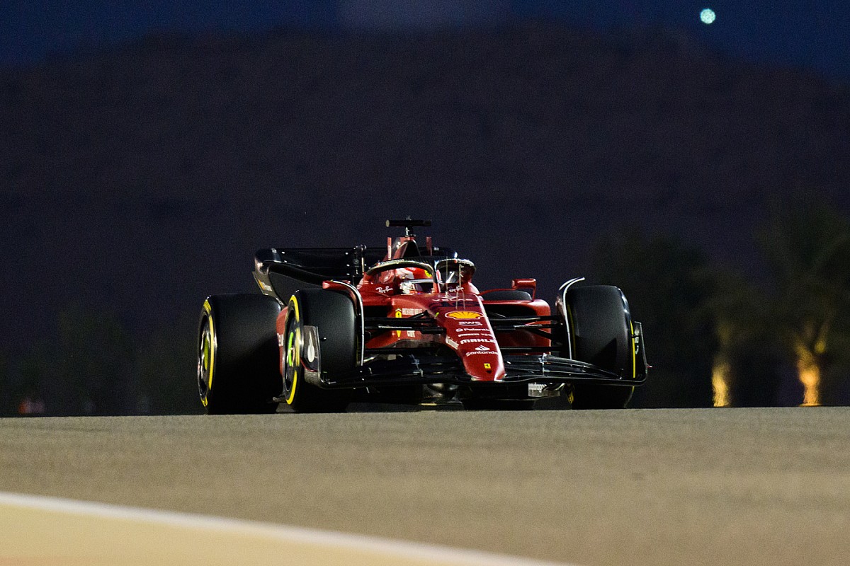 Leclerc roba a Verstappen y Sainz la primera pole de la F1 2022