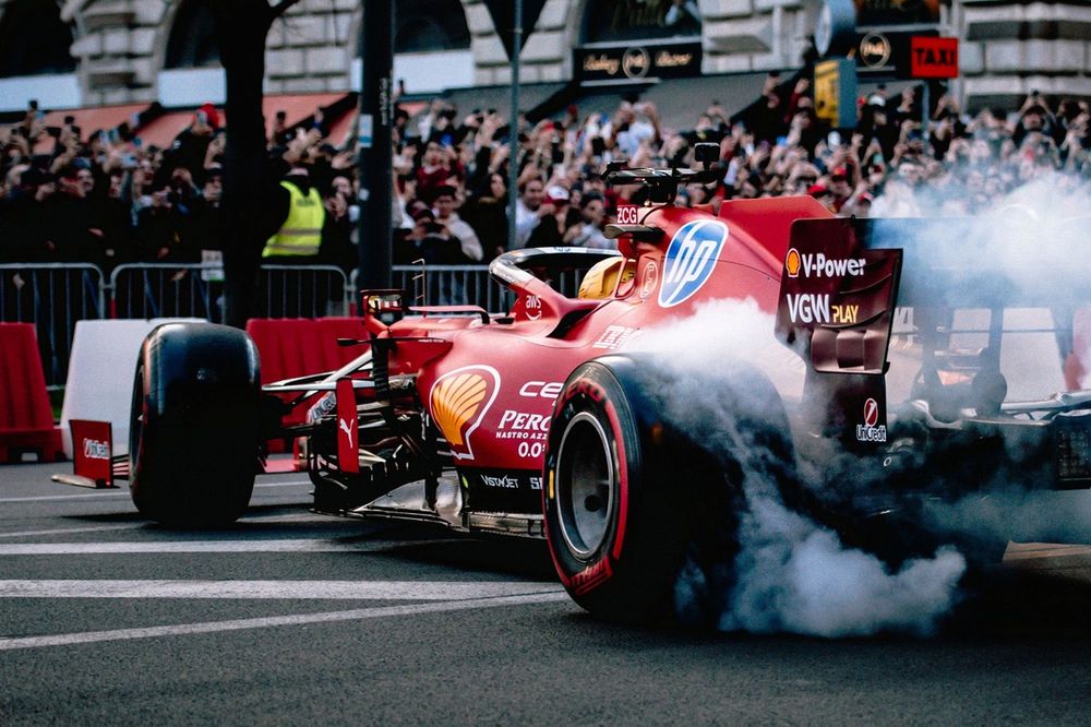 Hamilton voelt druk van fans: “Ze smachten naar een titel”