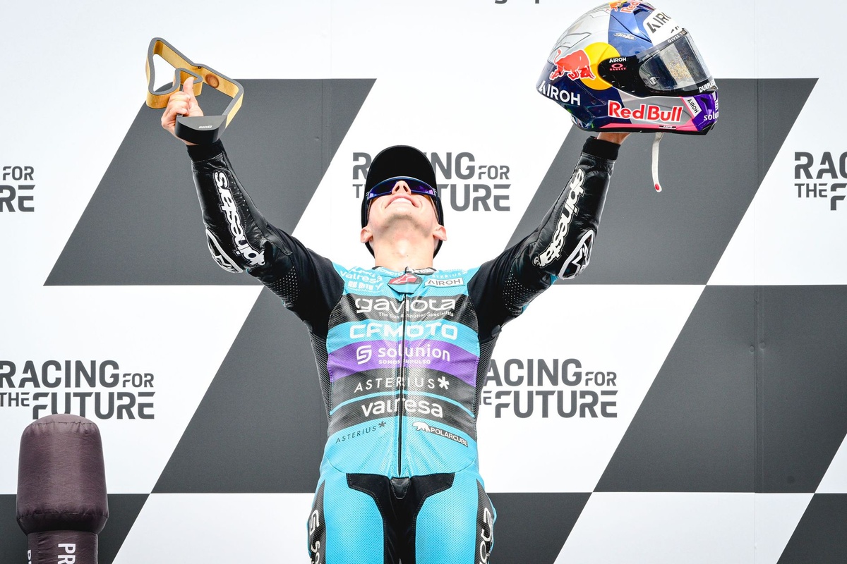 David Alonso gana el título de Moto3, primer campeón de la historia de ...