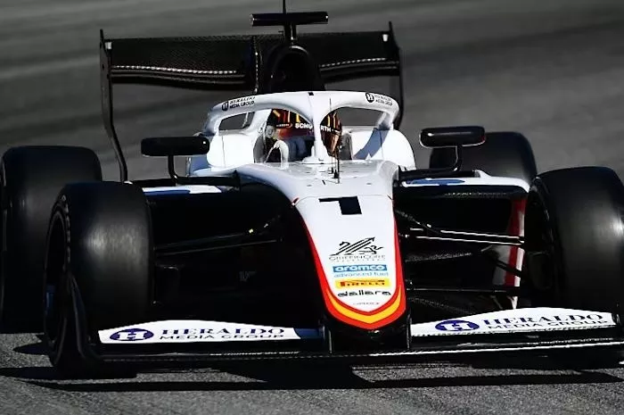 Le Français Théophile Naël s'offre sa première victoire en F3 à Barcelone