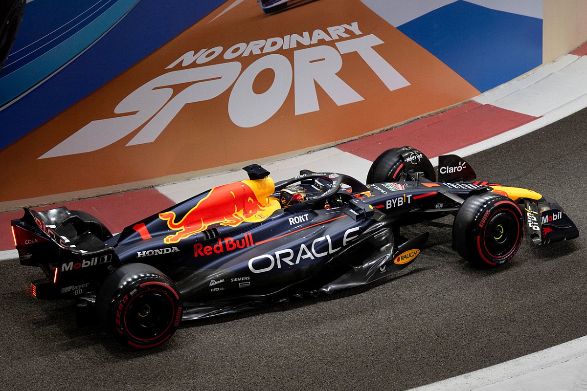 Max Verstappen licht toe waarom F1-pitstraatregel in Abu Dhabi is veranderd