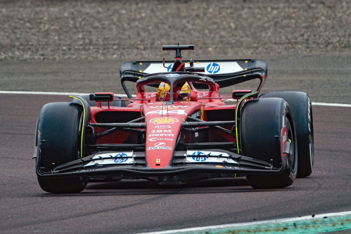 Hamilton reageert op zijn eerste meters in F1-auto van Ferrari