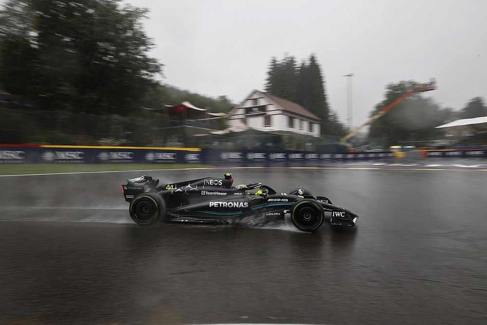 Hamiltont és Magnussent is vizsgálta az FIA – büntetés lett a vége