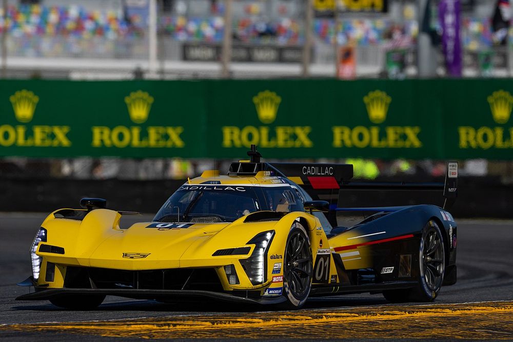Daytona 24, Hour 3: Cadillac leads Acura and Porsche
