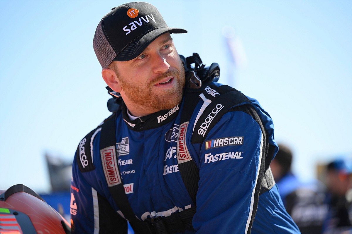 Chris Buescher surprises with first Cup pole at Dover