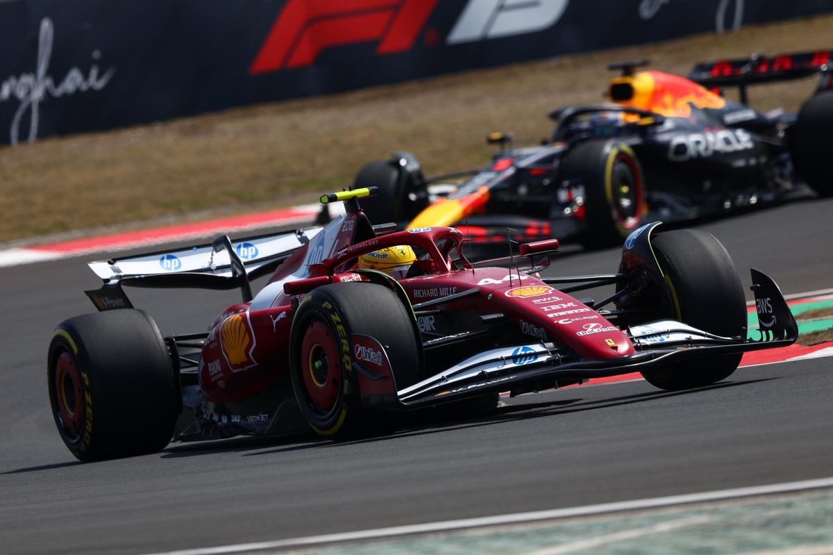 F1. Hamilton z historycznym pierwszym zwycięstwem w Ferrari