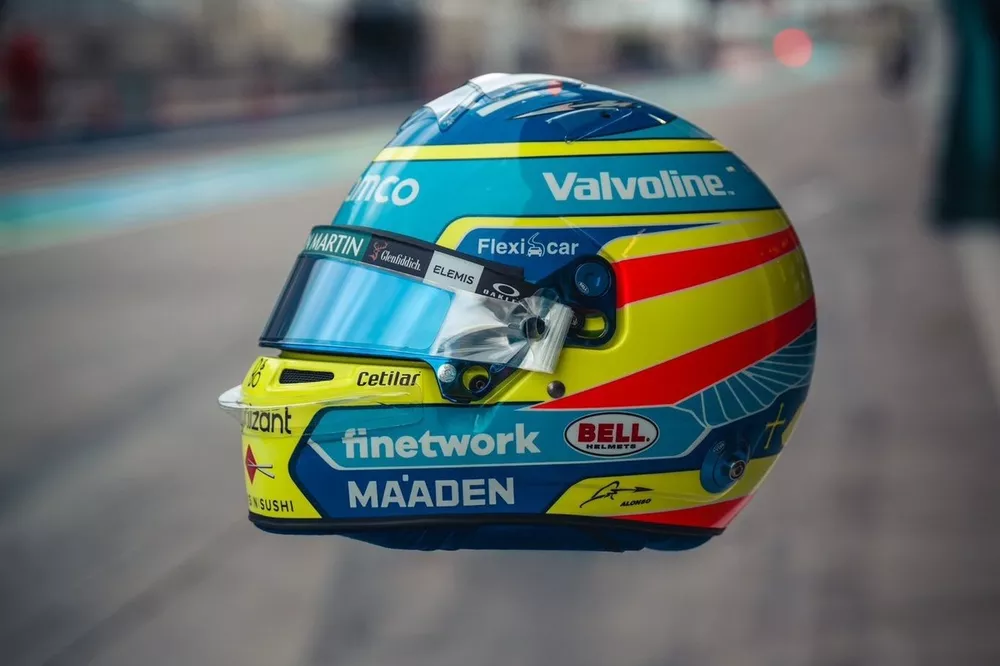 Fotos y vídeo: así es el nuevo casco de Alonso para la F1 2025