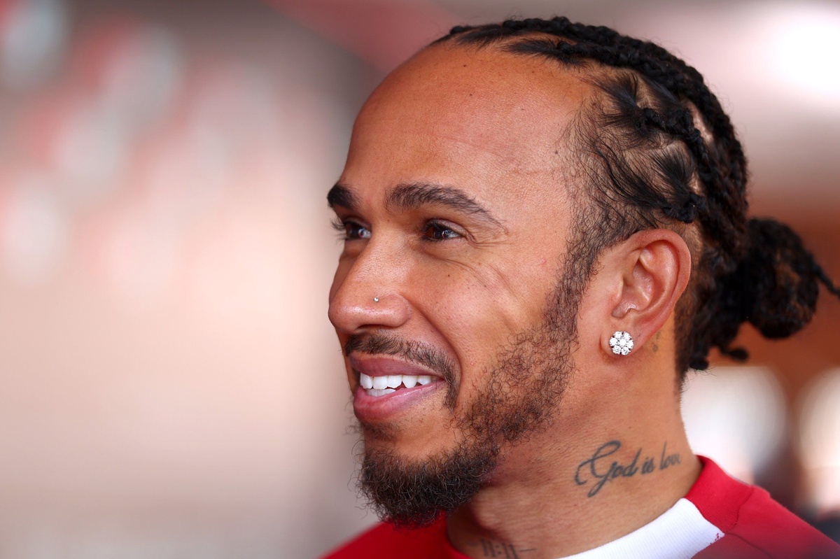 Forradalmi változtatást követel Lewis Hamilton az F1-es ...