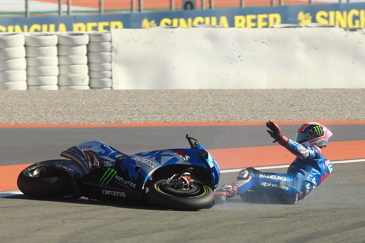 Rins "expected" crash in MotoGP finale while fighting for win