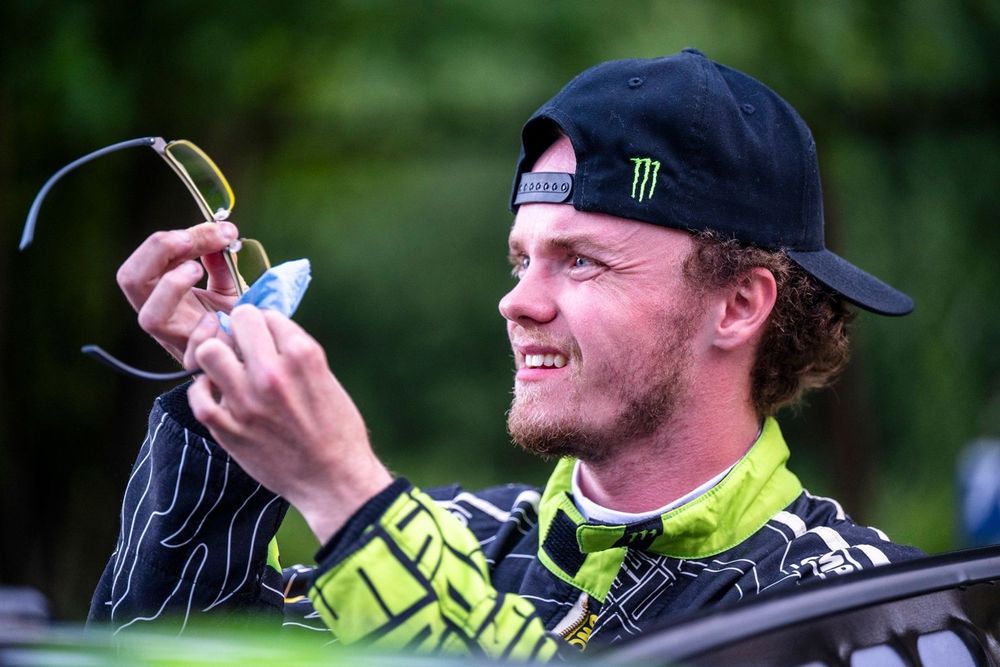 Elvasnaps secret nude pics navigating through Megan, the