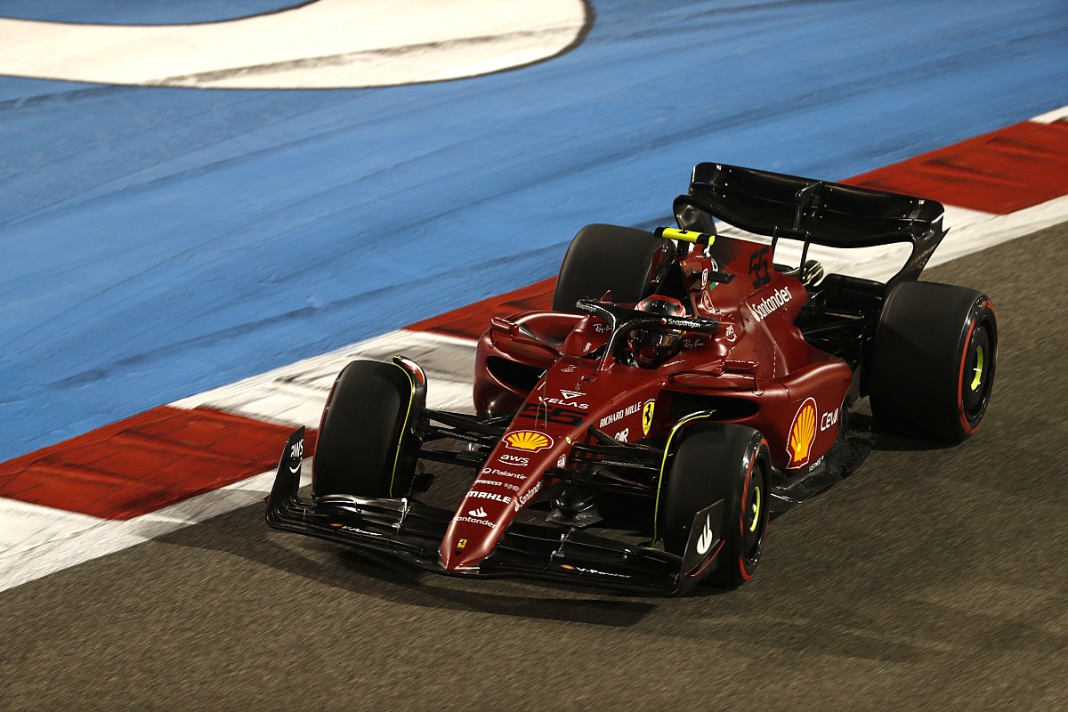 Sainz maakt feest Ferrari compleet: “Harde werk betaalt zich uit”