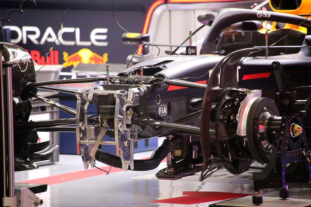 F1 | Red Bull: Verstappen guida sopra al male oscuro della RB20