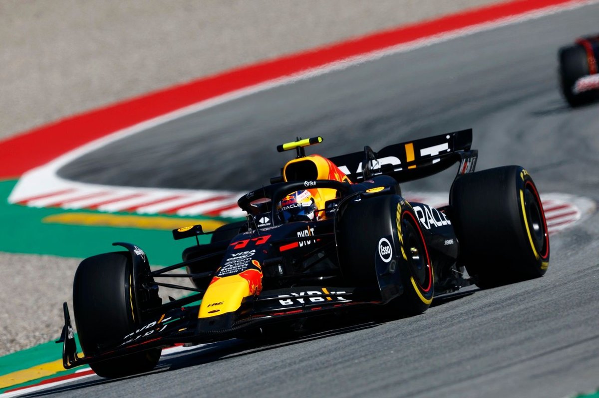 VIDEO: Pérez komt niet in de buurt bij toptijden in VT2 F1 Spanje