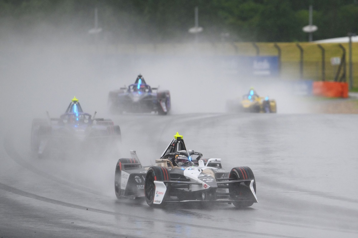 FE Shanghai 2: Cassidy domina y gana a los Porsche ante una lluvia ...