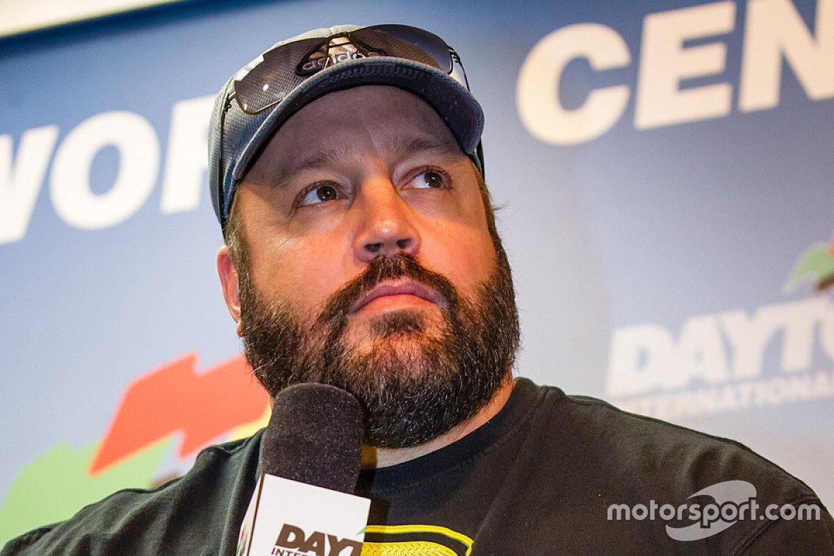 Cast of Netflix’s new sitcom race off using NASCAR Heat 5 video game