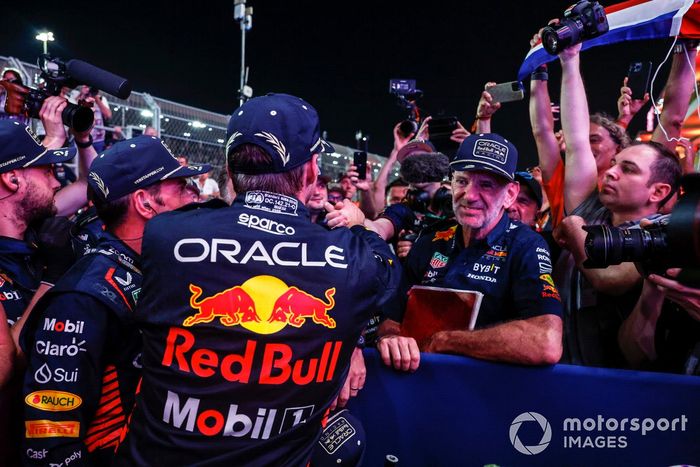 Photos - Le casque "Triple Champion du monde" de Max Verstappen