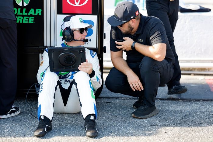 Denny Hamlin earns Southern 500 pole as playoff drivers dominate