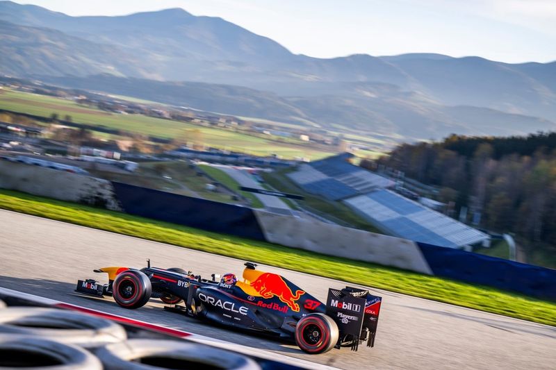 Kalle Rovanpera Mencoba Mobil F1 Red Bull