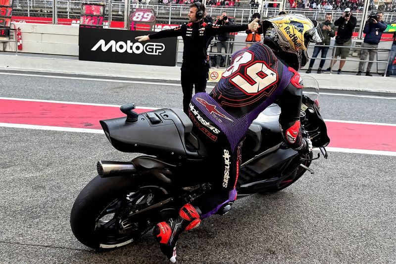 Jorge Martín a pris la piste avec son Aprilia à Barcelone