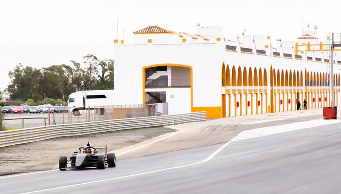 Fotos El Tc Racing De Courtois Y Merhi Ya Ha Completado Sus Primeros Test