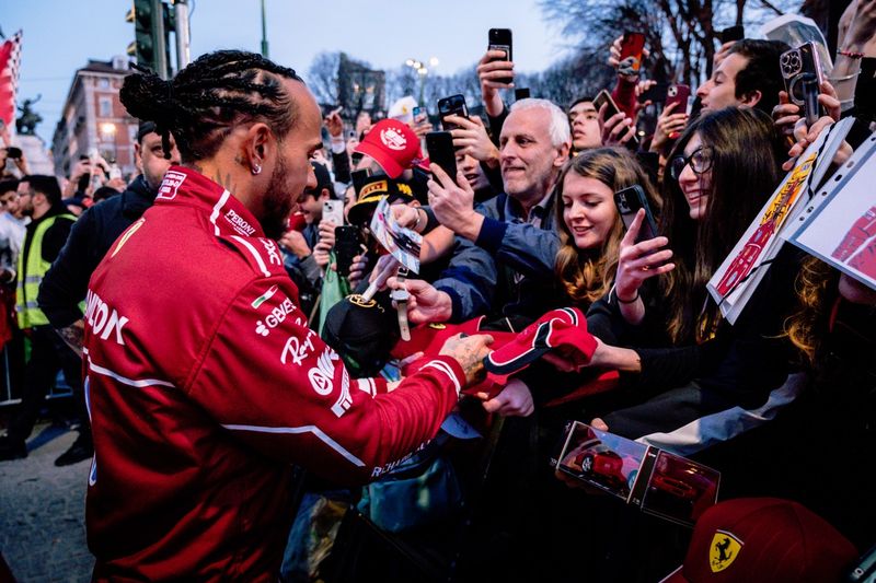 Hamilton enflamme les tifosi à Milan : "Nous avons tout pour jouer le ...