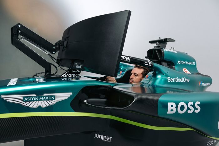 F1: Aston Martin Lelang Simulator AMR24
