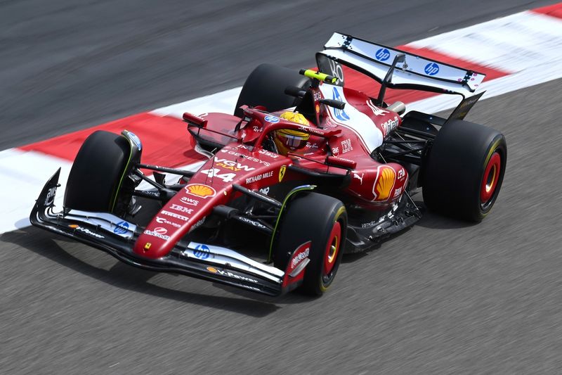 Hamilton : "Trop tôt pour comprendre la performance" chez Ferrari