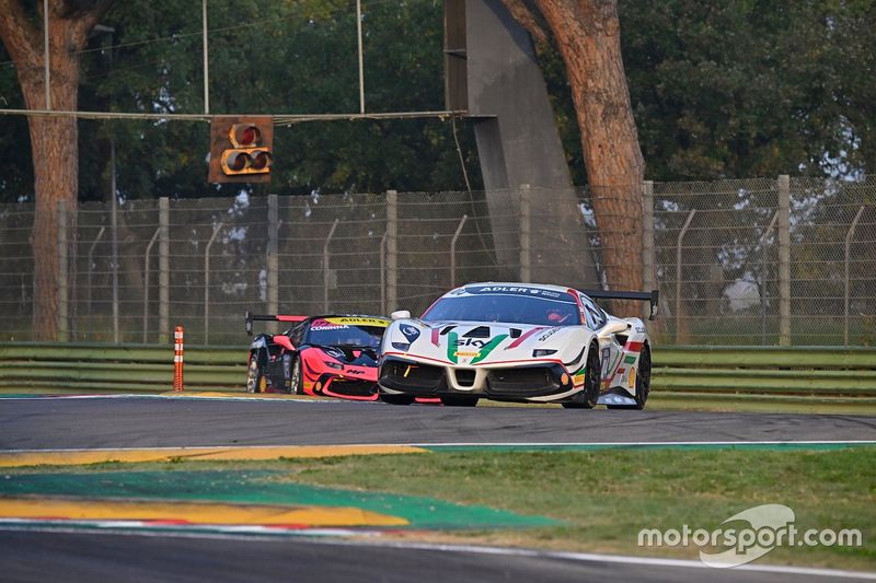 Photo Gallery Ferrari Challenge | The Friday brawl in Imola