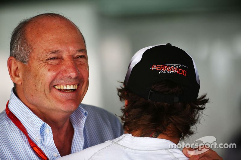 McLaren, Sir Ron Dennis'i şövalyelik unvanından dolayı tebrik etti