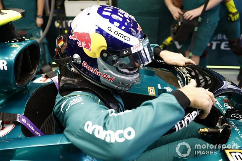 Photos - Les nombreux casques de Sebastian Vettel