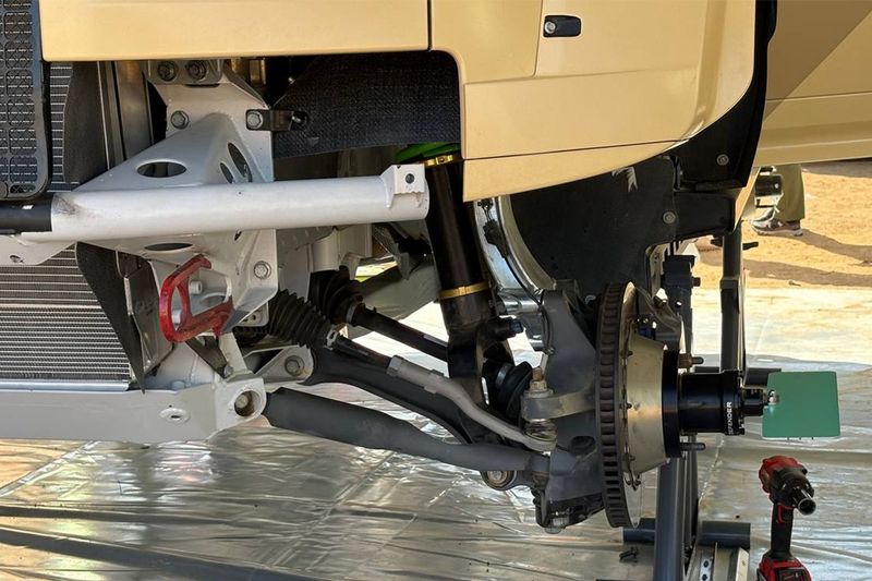 Gallery Dakar | Il tridente Defender al debutto nel deserto con i D7X‑R