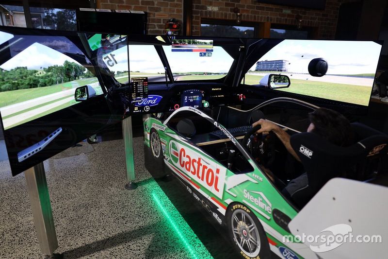 Kelly unveils 'Mini Mustang' simulator